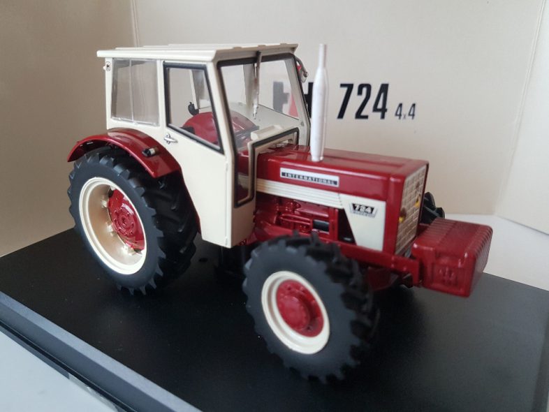 IH INTERNATIONAL 724 4,4 REPLICAGRI 1:32 - Handreco